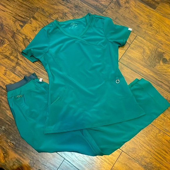 Cherokee Infinity | Other | Cherokee Infinity Scrubs Set Top S Bottom ...